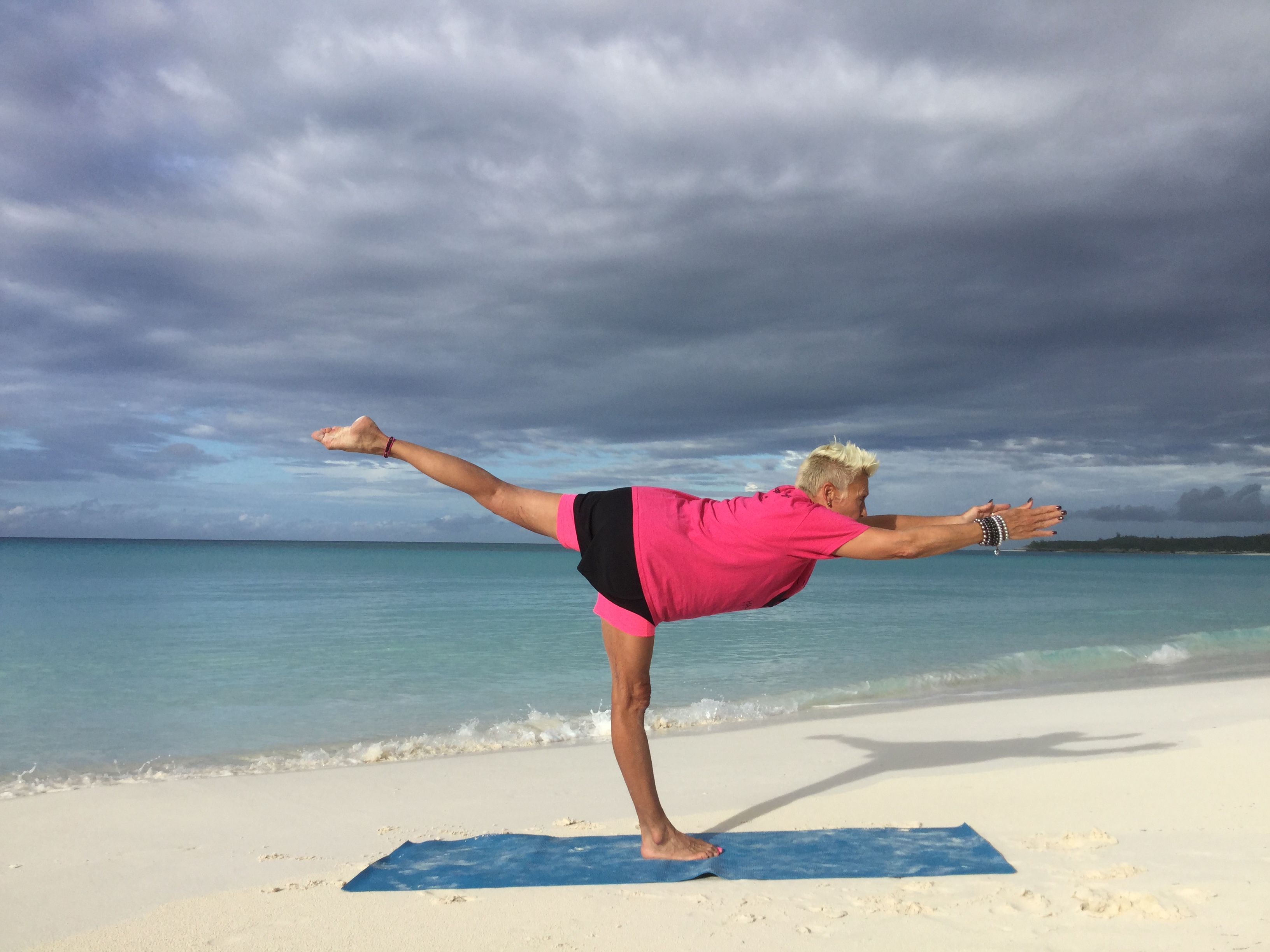 YOGA CHRISTMAS WORKOUT! (Yoga for everyBODY to praise God and celebrate ...