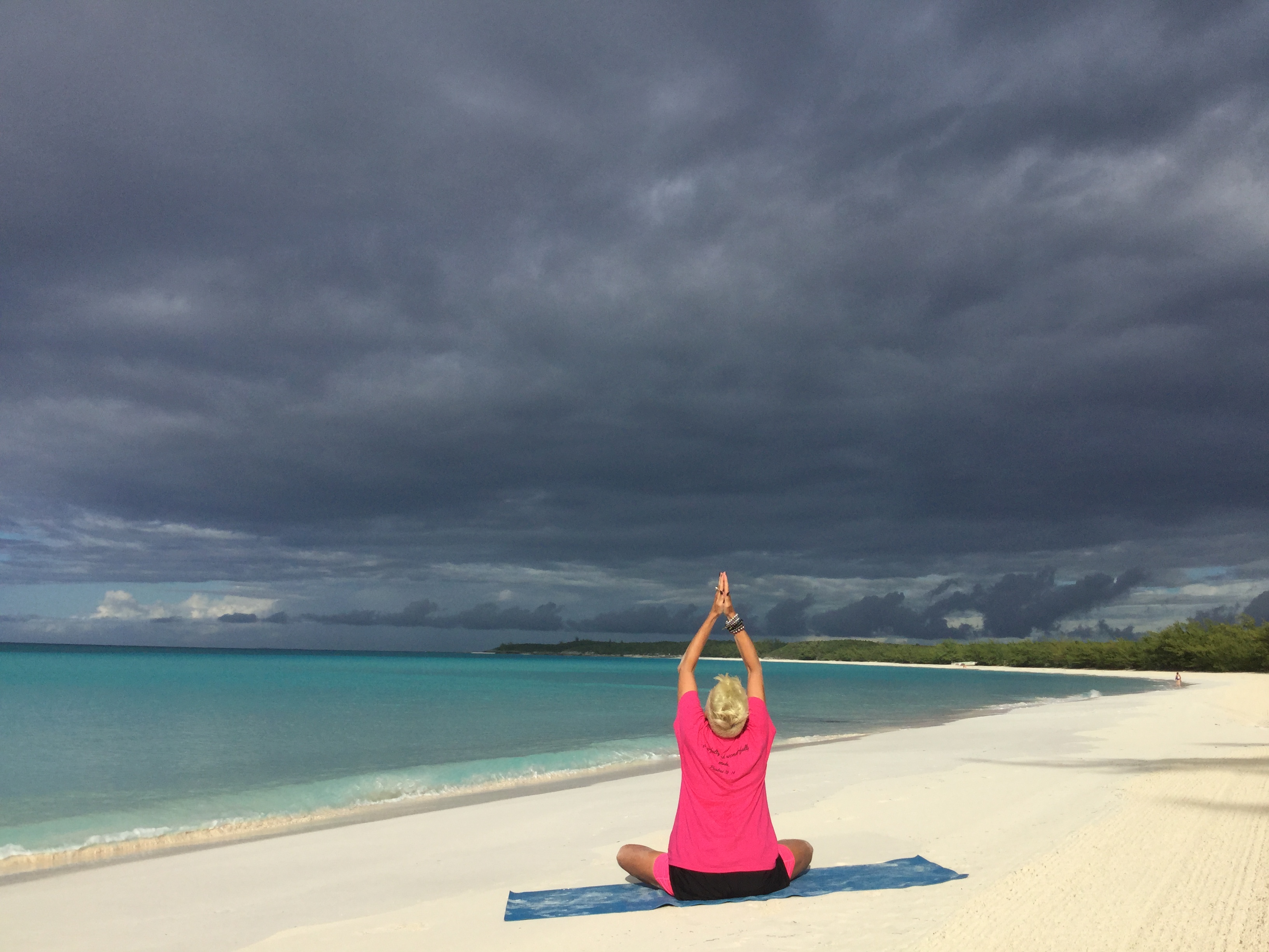 YOGA CHRISTMAS WORKOUT! (Yoga for everyBODY to praise God and celebrate ...