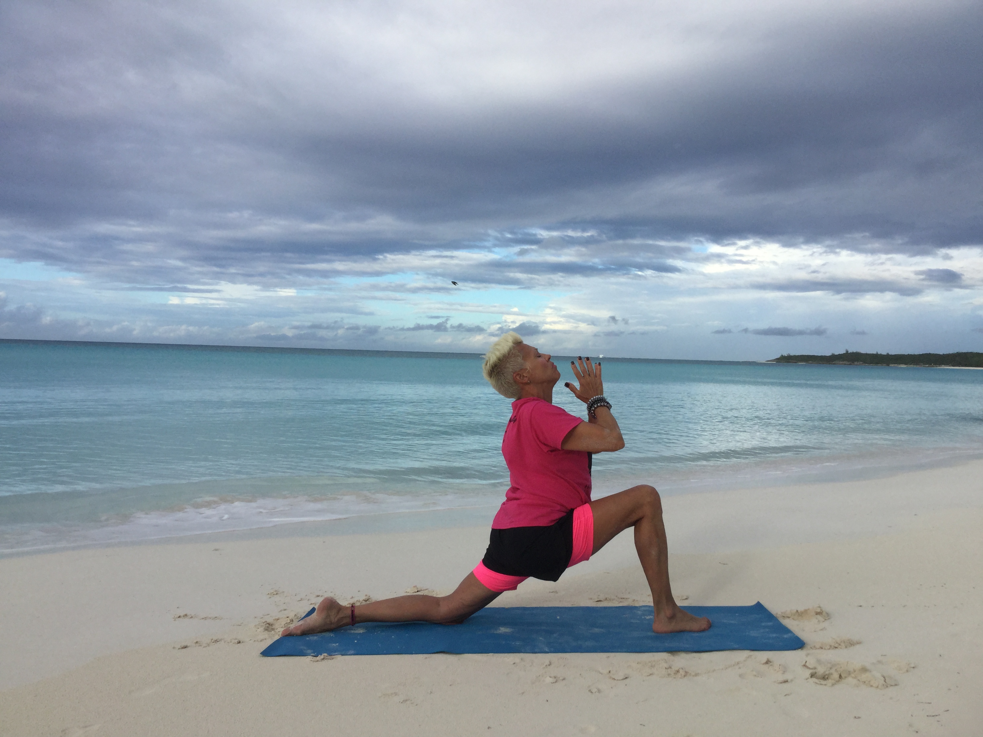 YOGA CHRISTMAS WORKOUT! (Yoga for everyBODY to praise God and celebrate ...