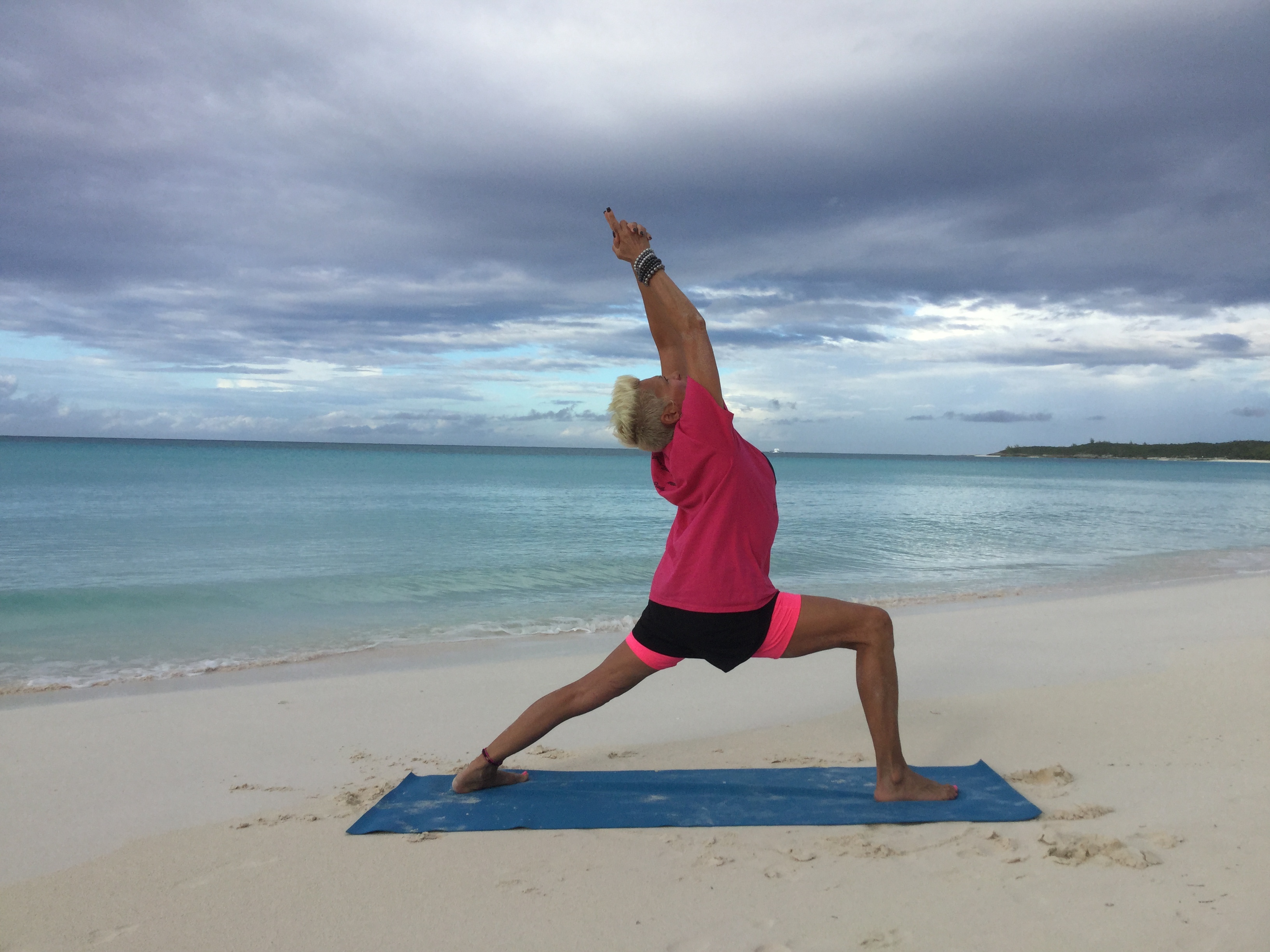 YOGA CHRISTMAS WORKOUT! (Yoga for everyBODY to praise God and celebrate ...